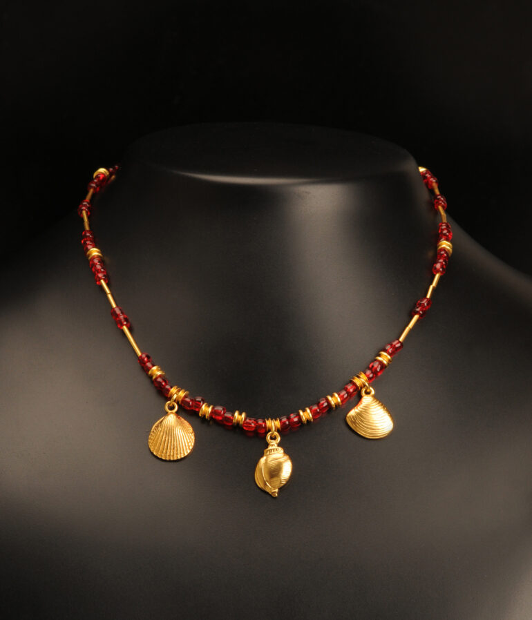 Colier margele, separatoare si 3 pandantive scoica - Bijuterii ...